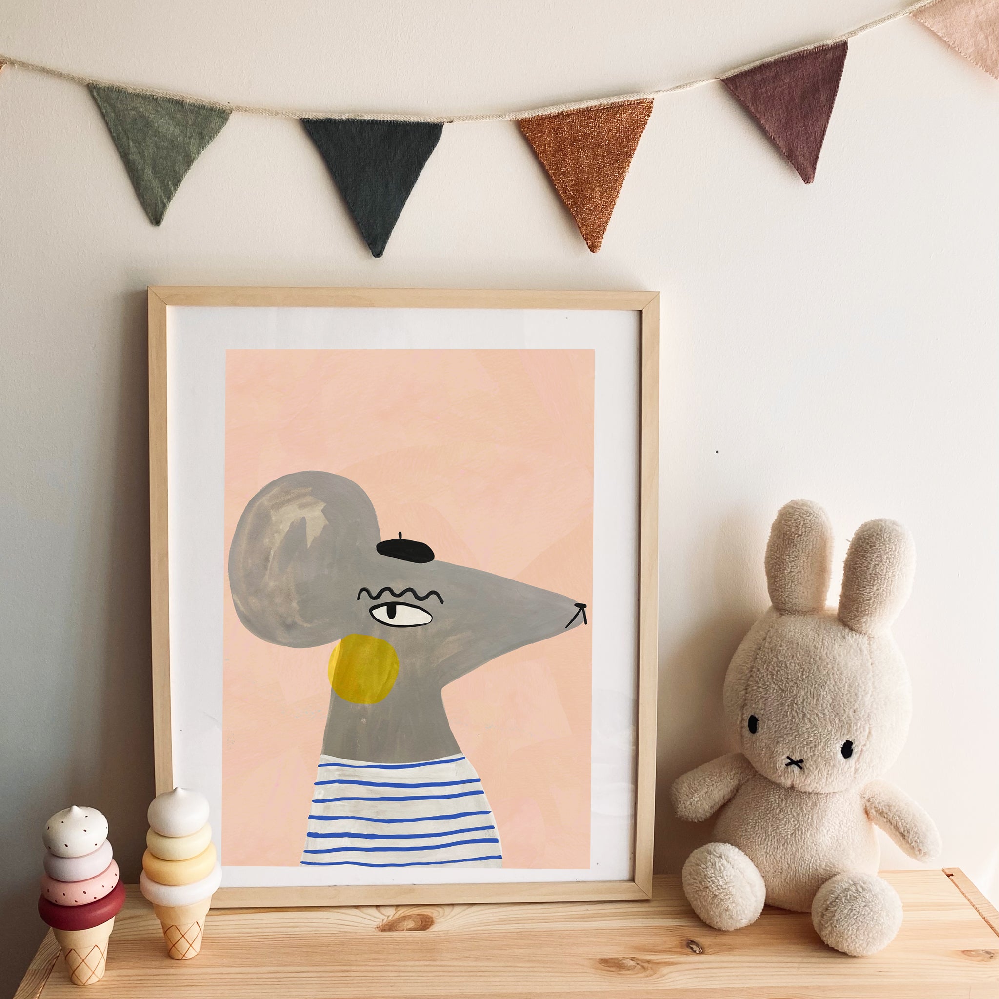 Sneaky Mouse Illustration – Yaya Studio